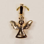 Kelloseppä Säkylässä korjaa kellot ja myy koruja kelloja